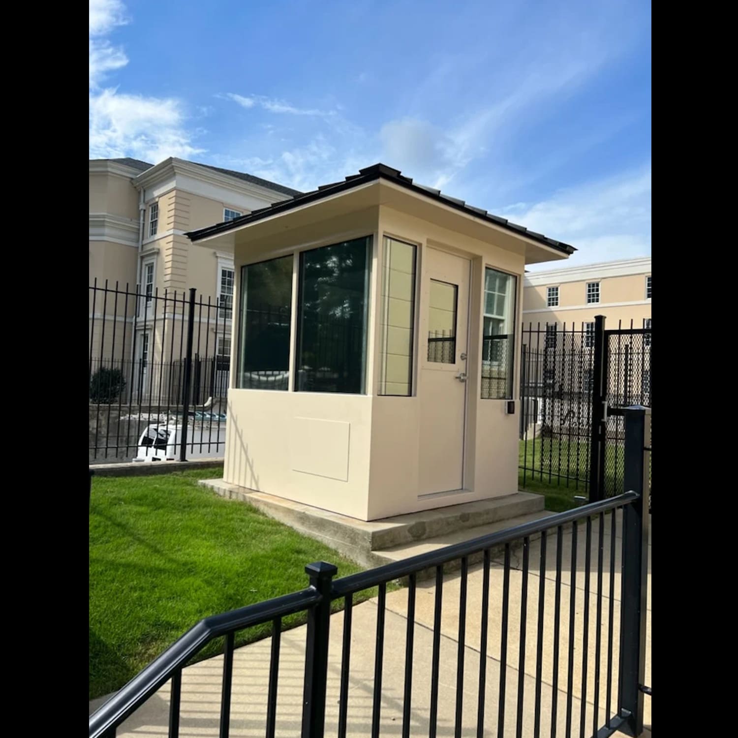 PREFAB & CUSTOM GUARD BOOTHS - SRT Supply